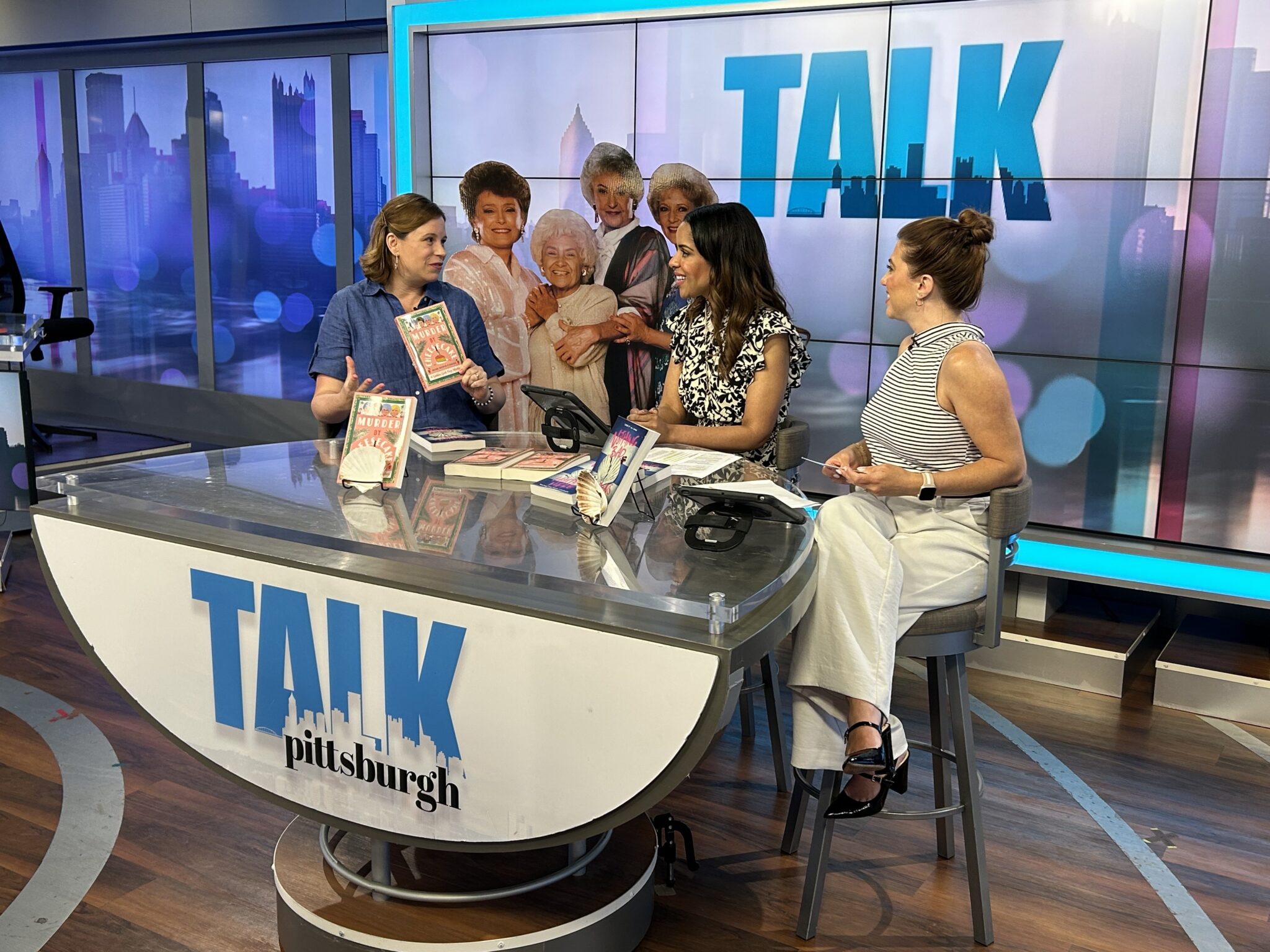 Murder by Cheesecake: A Golden Girls Cozy Mystery - Rachel Ekstrom Courage